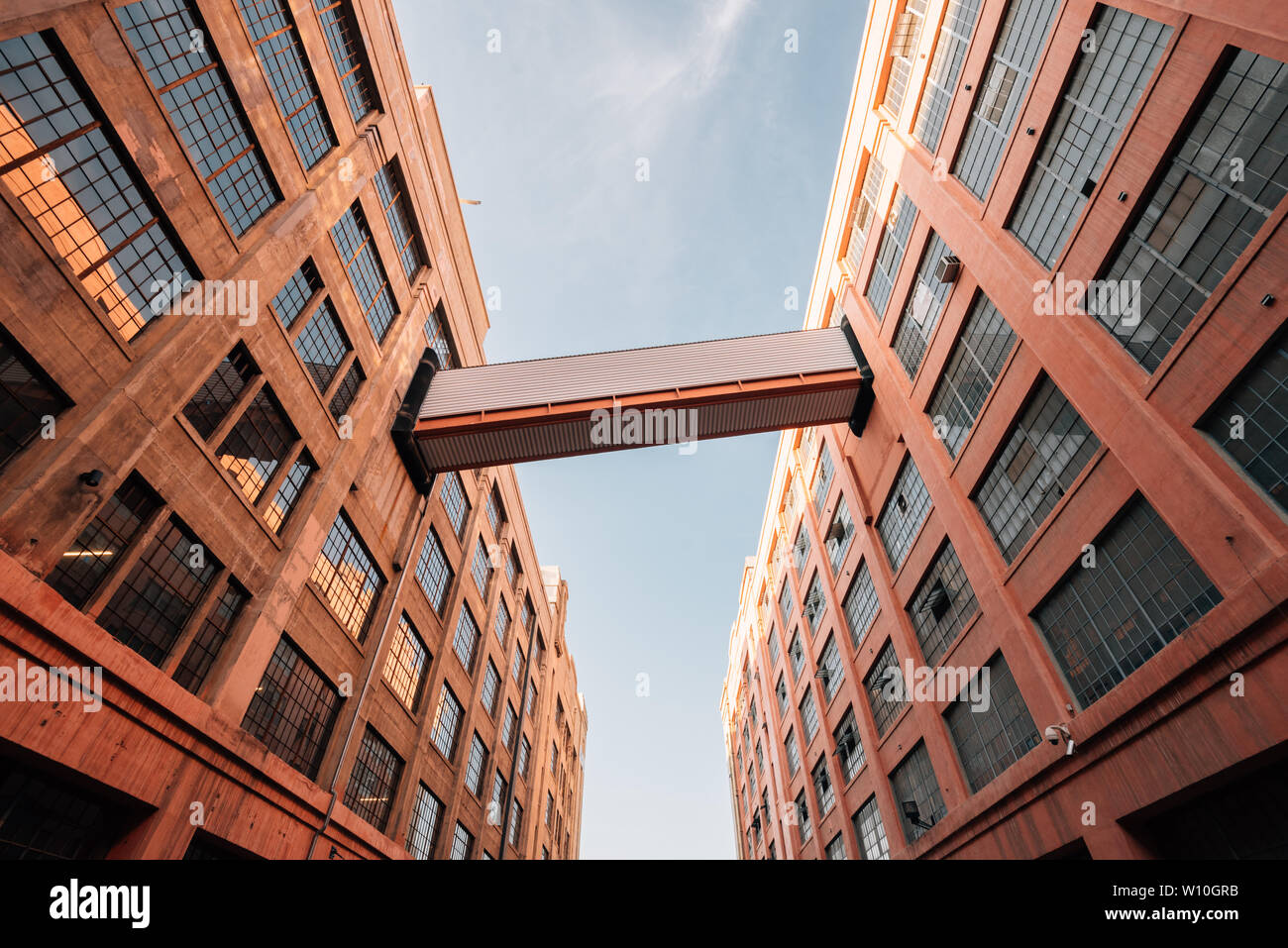Bridge between two warehouses in downtown Los Angeles, California Stock ...