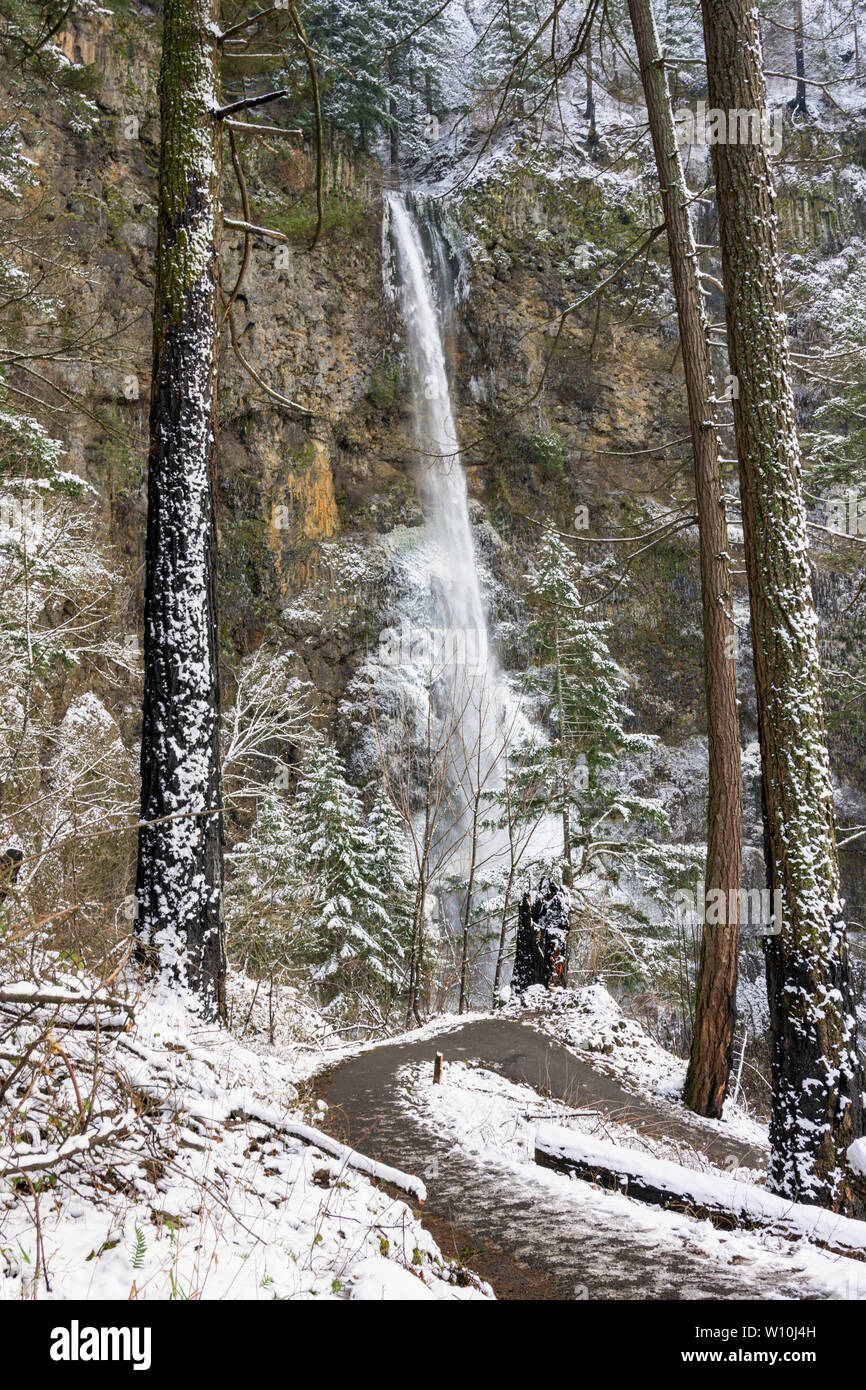 Multnomah Falls and Trail In Winter with a dusting of snow Stock Photo ...