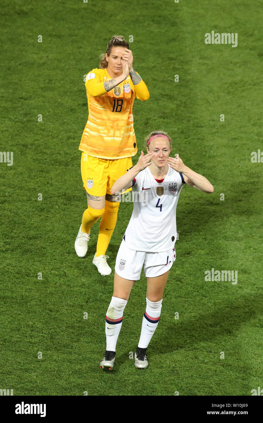 Paris, France. 28th June, 2019. Becky Sauerbrunn (R) of the United ...