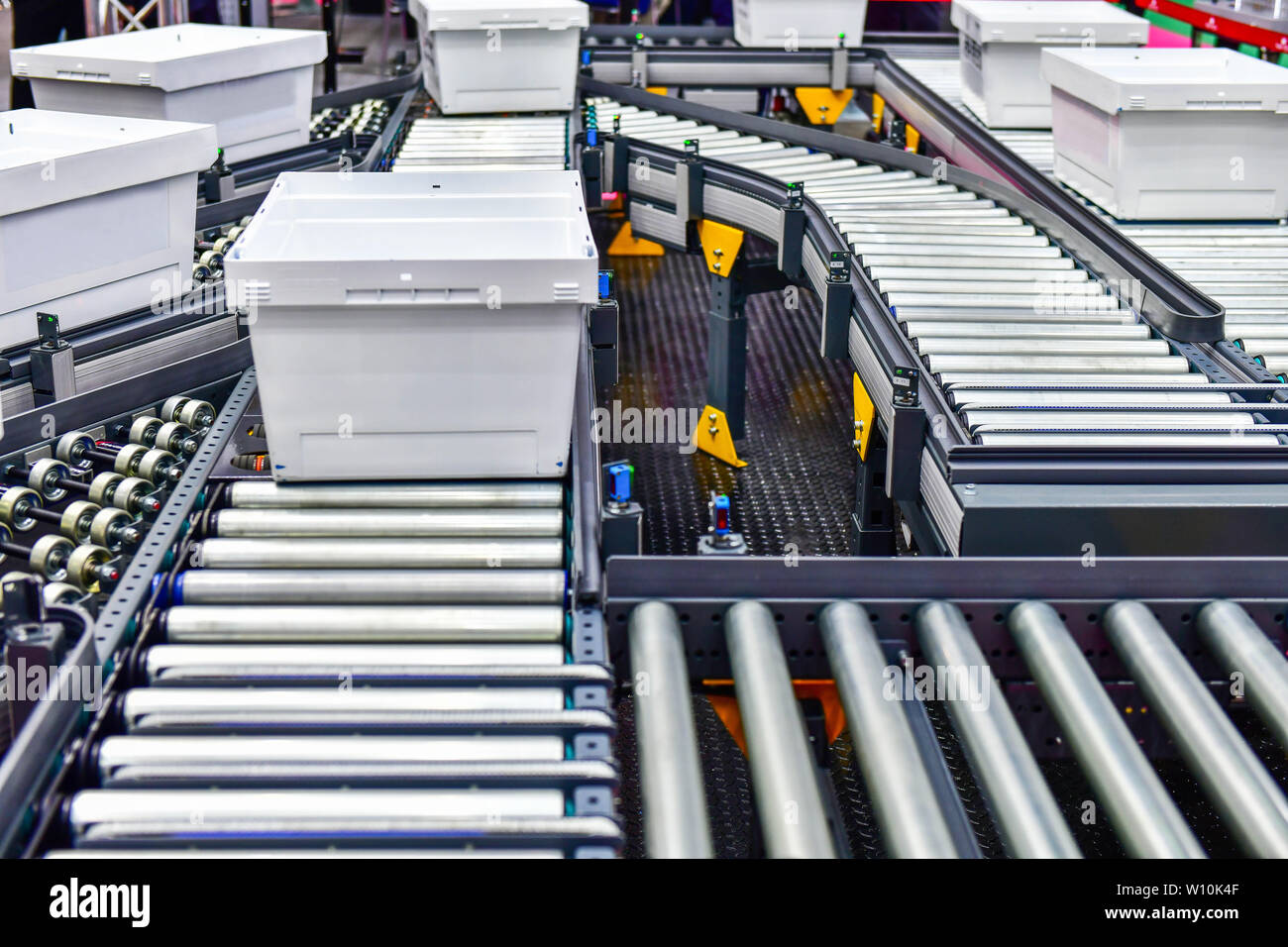 Conveyor belt boxes hi-res stock photography and images - Alamy