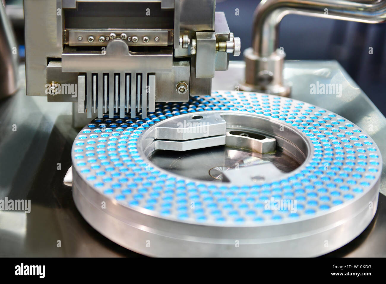 Pharmaceutical production line hi-res stock photography and images - Alamy