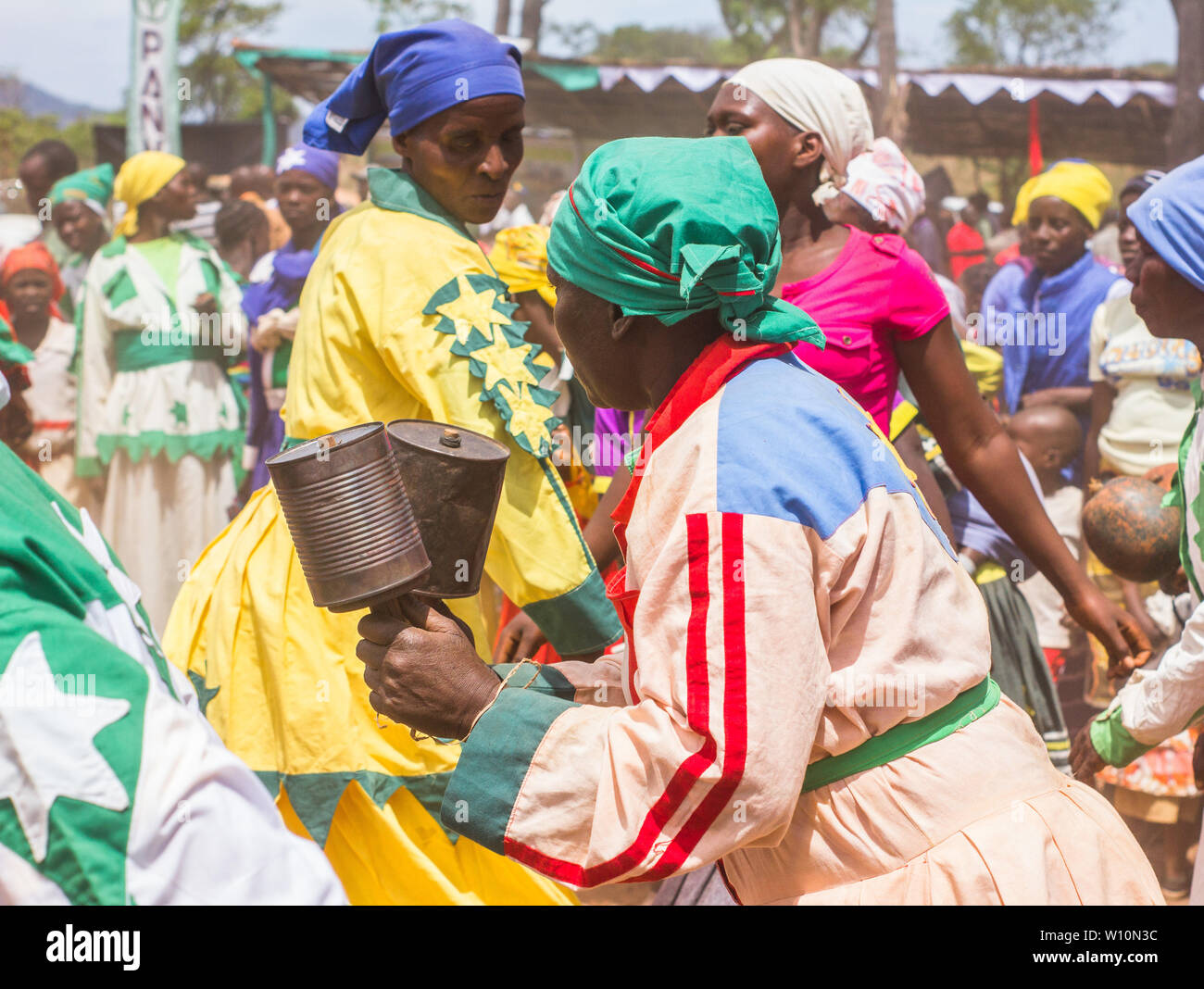 Shona traditional dress hi-res stock photography and images - Alamy