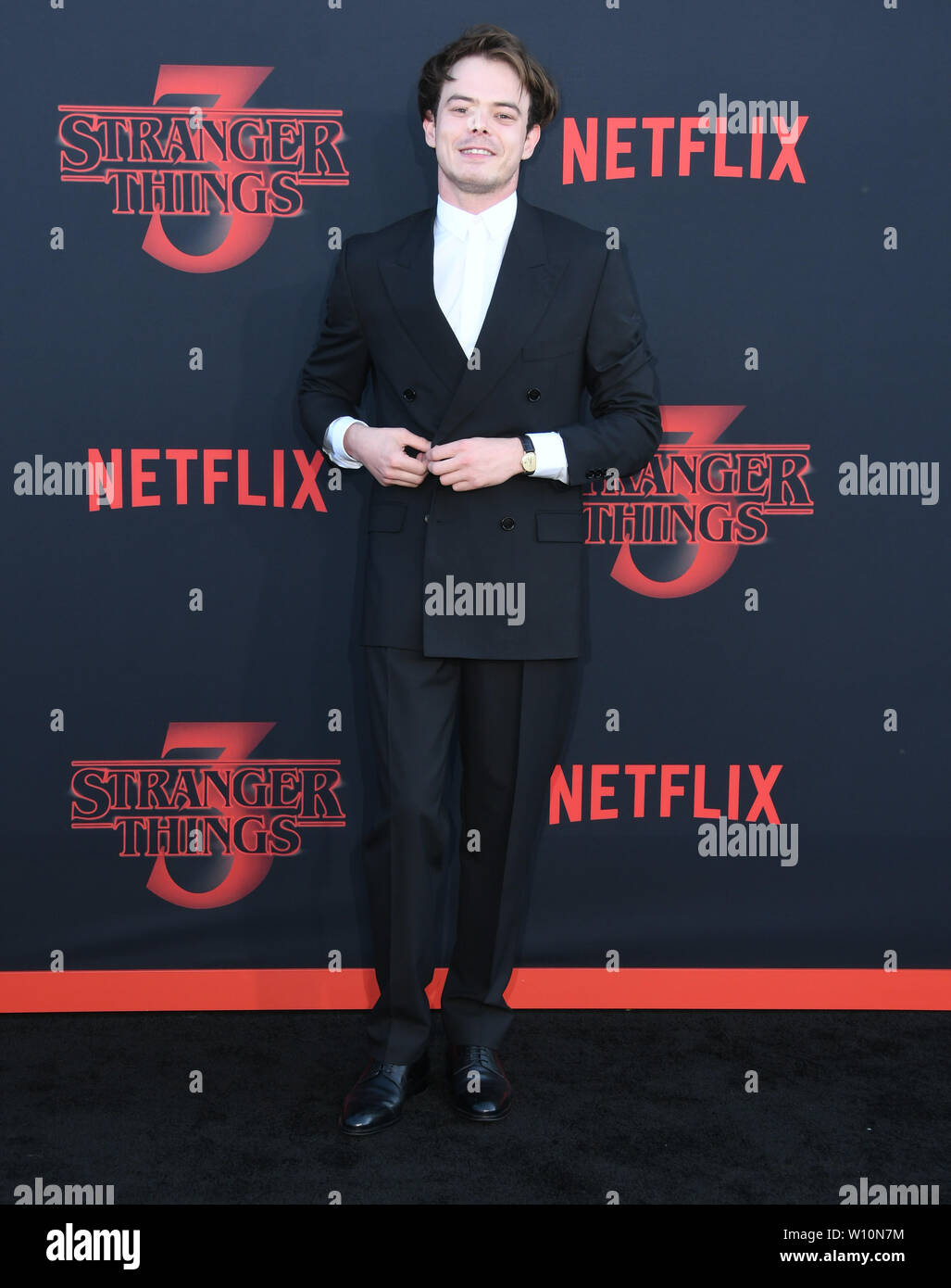 Charlie heaton stranger things hi-res stock photography and images - Alamy