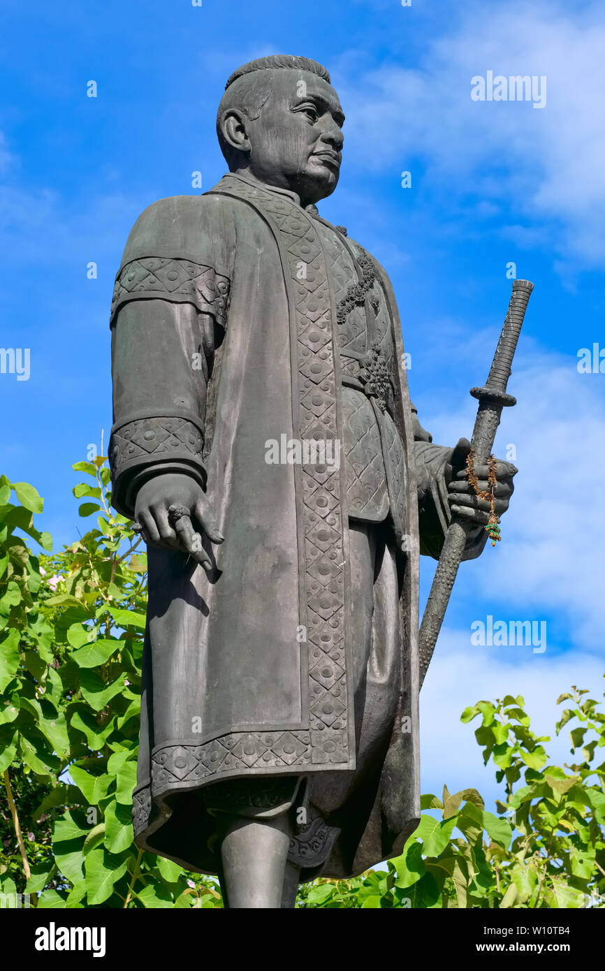 Rama 3. Nangklao Monument by the Chao Phraya River in Nonthaburi ...