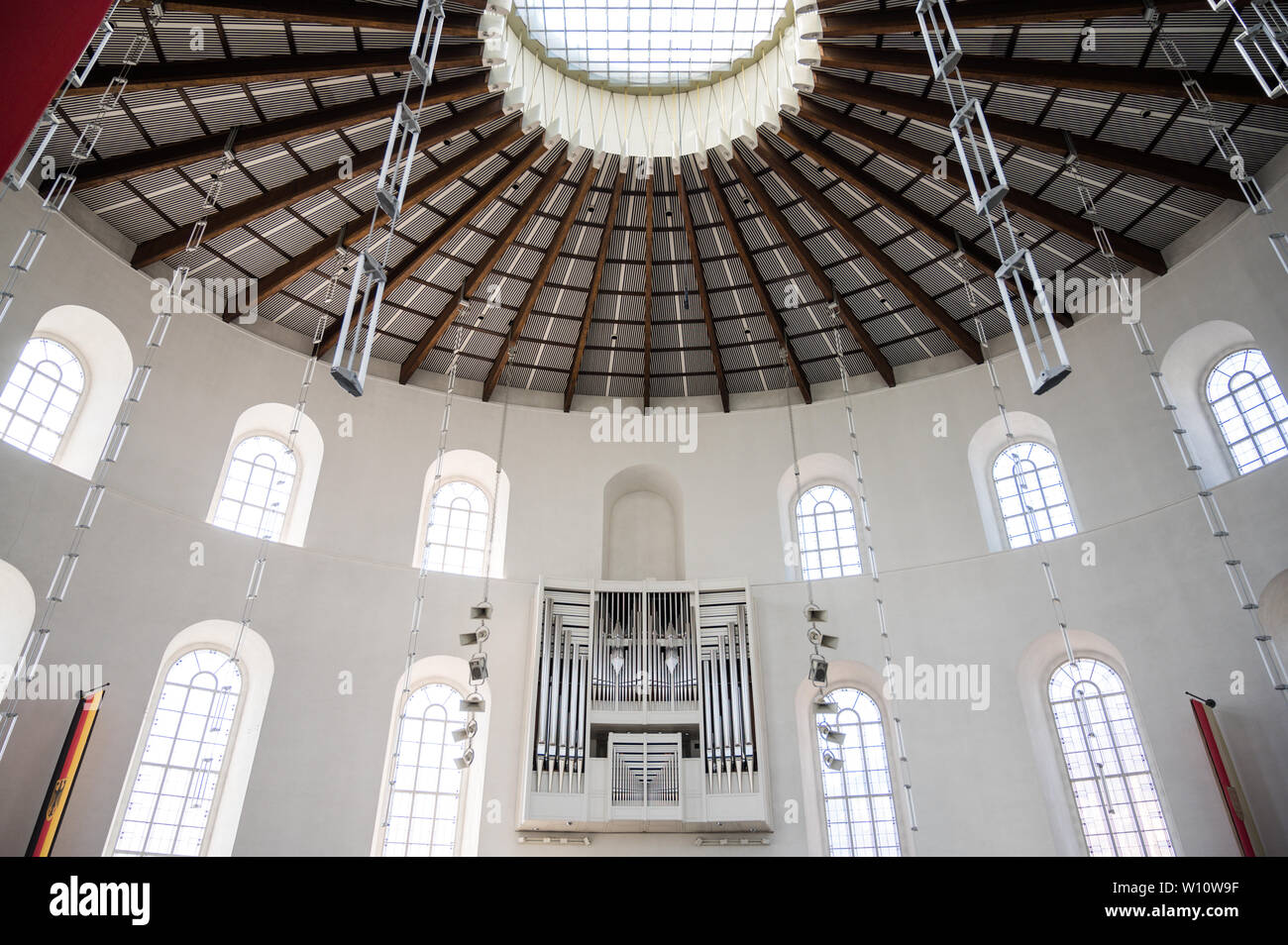 Interior view dome st pauls cathedral hi-res stock photography and ...