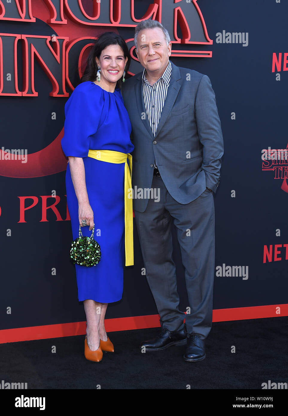 Paul reiser stranger things hi-res stock photography and images - Alamy