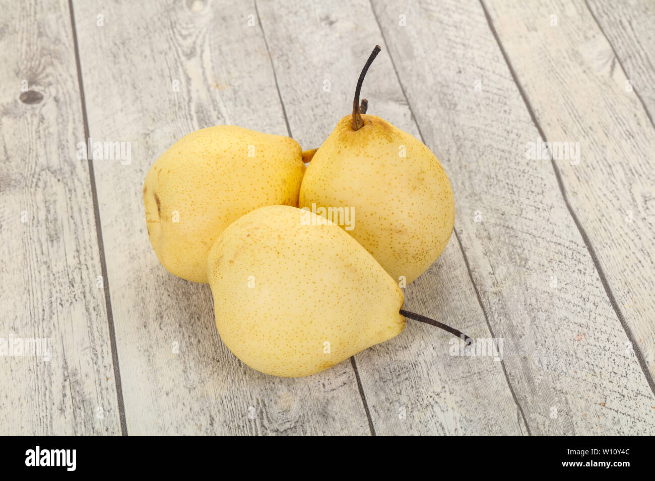 Juicy ripe yellow Chinese pear Stock Photo - Alamy