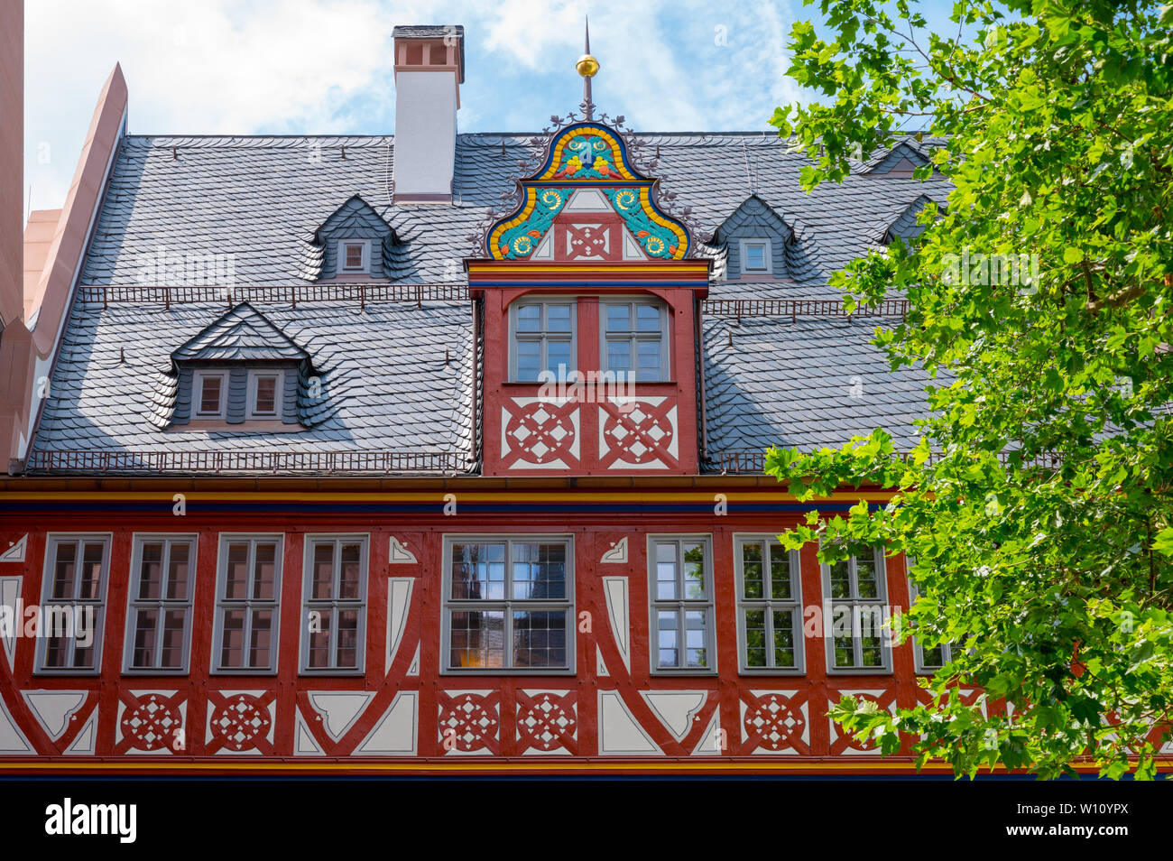 Medieval timber hall hi-res stock photography and images - Alamy
