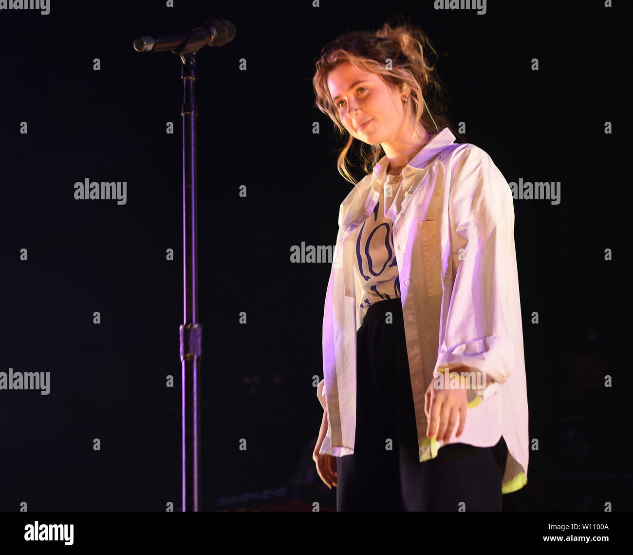 Clairo hi-res stock photography and images - Alamy