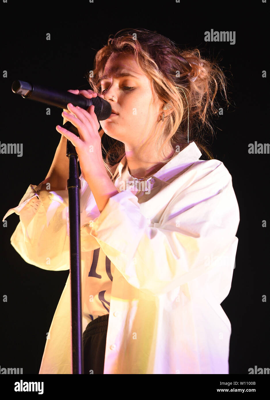 Clairo hi-res stock photography and images - Alamy