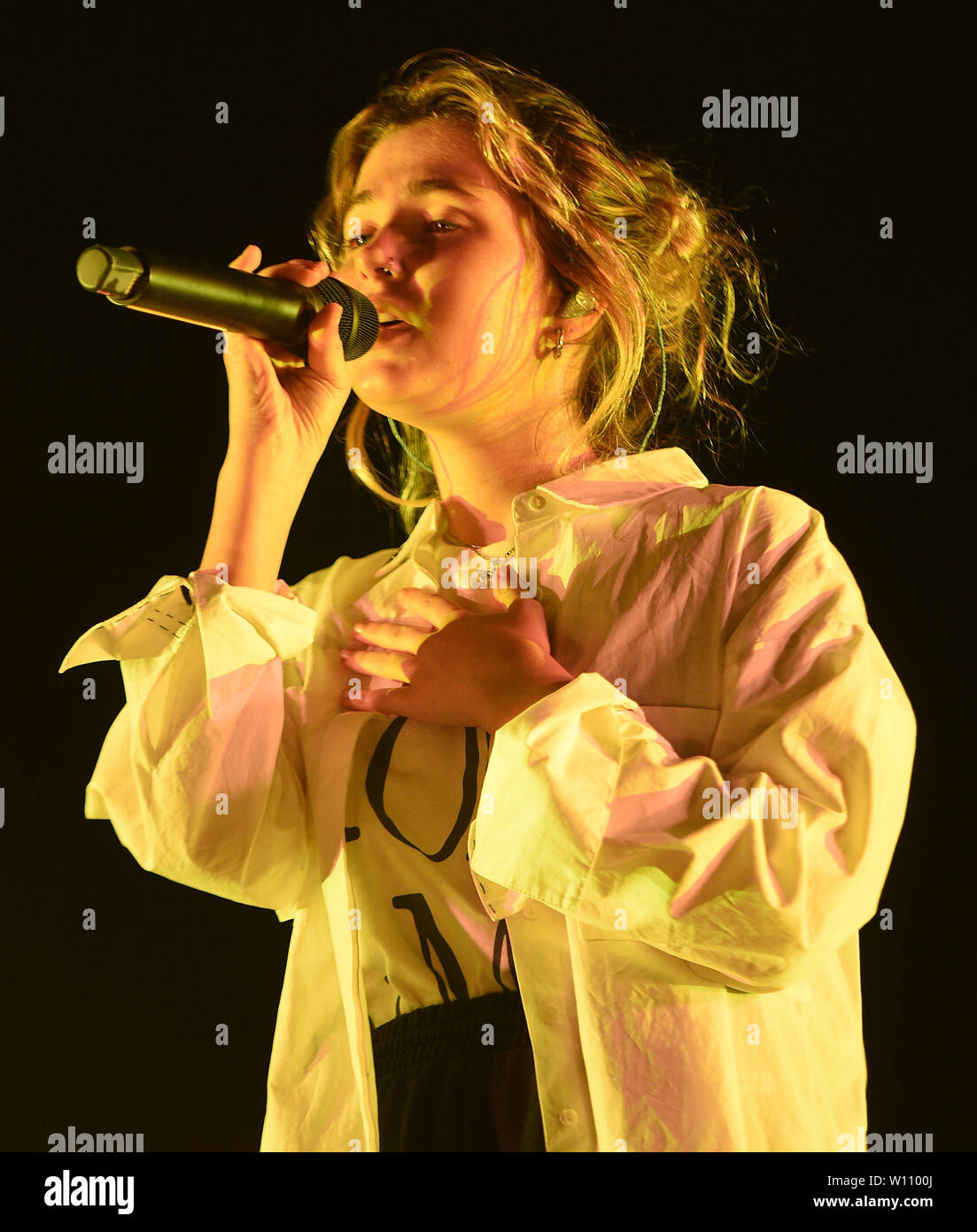 Clairo hi-res stock photography and images - Alamy