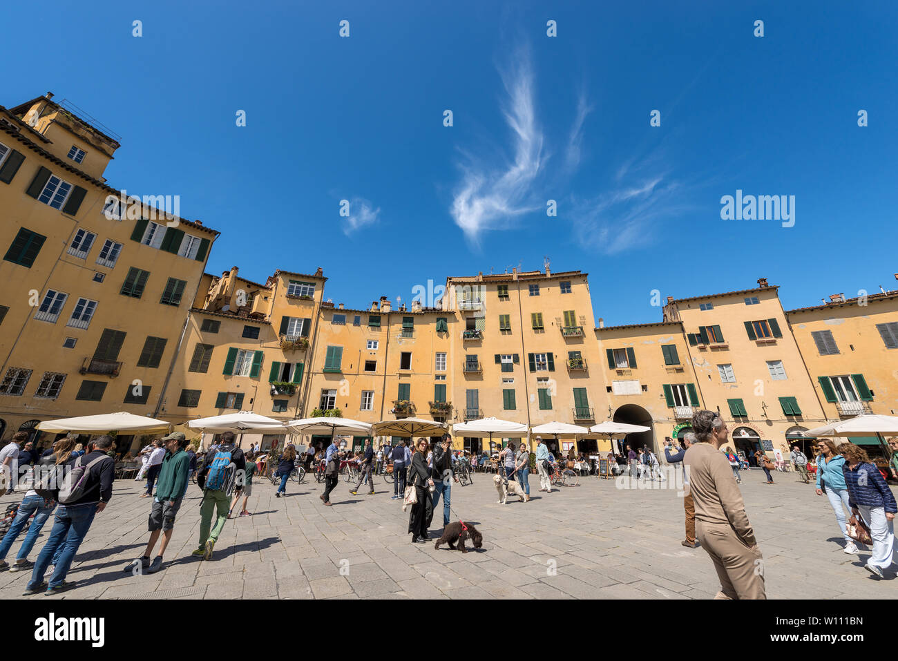 Tourists visit the ancient Town square (Piazza dell'Anfiteatro ...