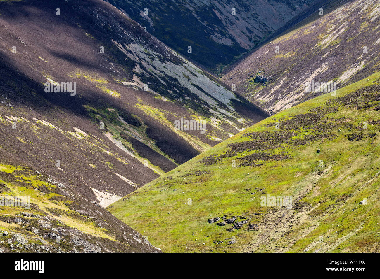 Overlapping mountains hi-res stock photography and images - Alamy