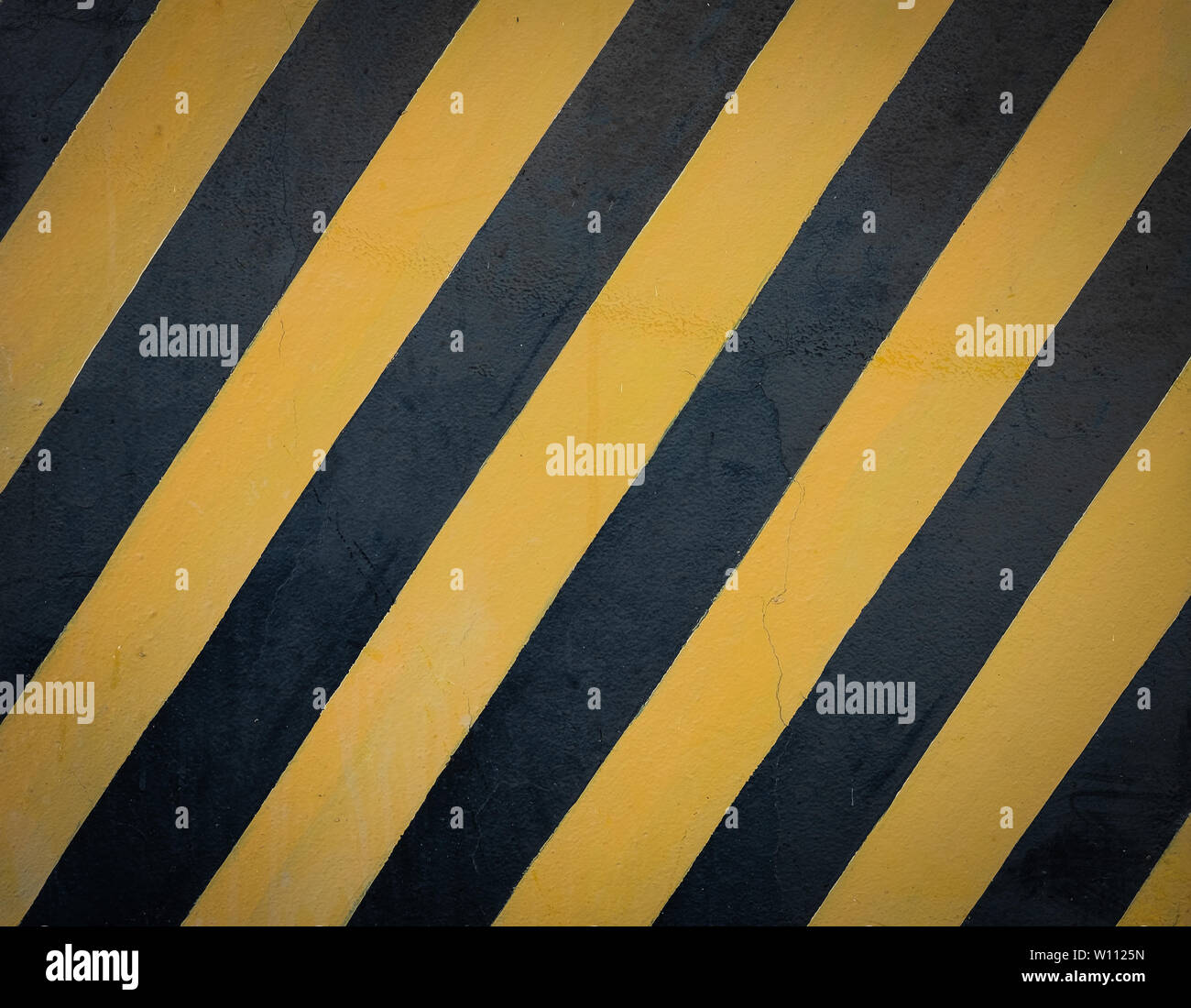 Yellow warning line hi-res stock photography and images - Alamy