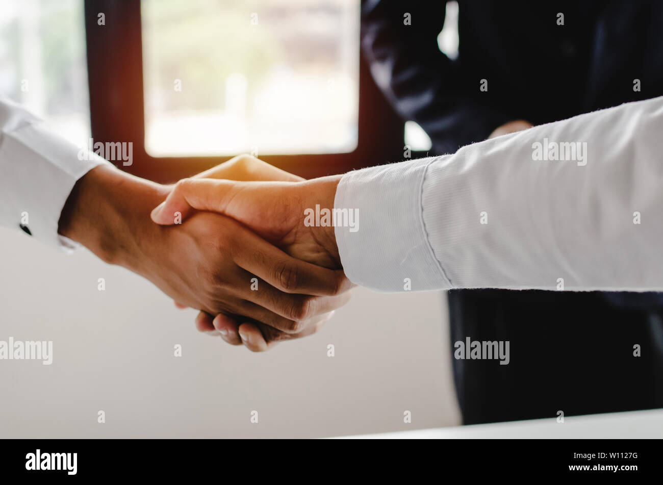Contract success deal hi-res stock photography and images - Alamy