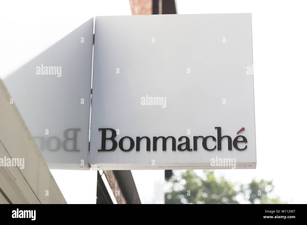 Hounslow high street london hi-res stock photography and images - Alamy