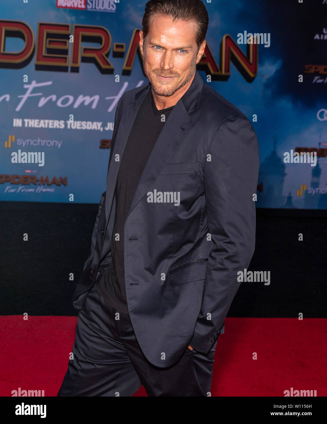 Celebrities jason lewis hi-res stock photography and images - Alamy