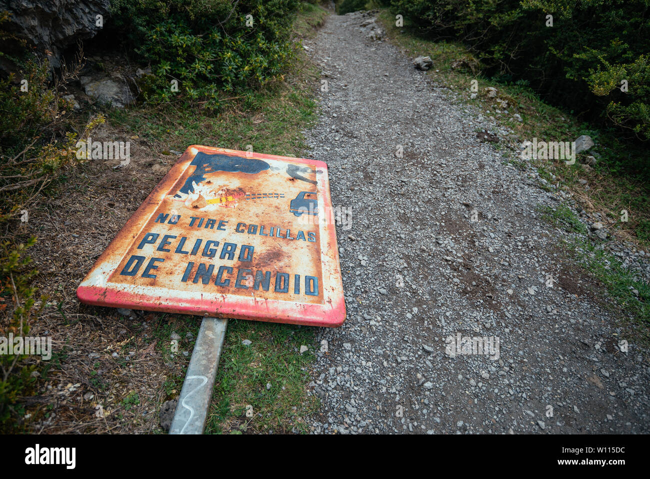Traffic sign stranded on a road warning danger of fire Stock Photo - Alamy