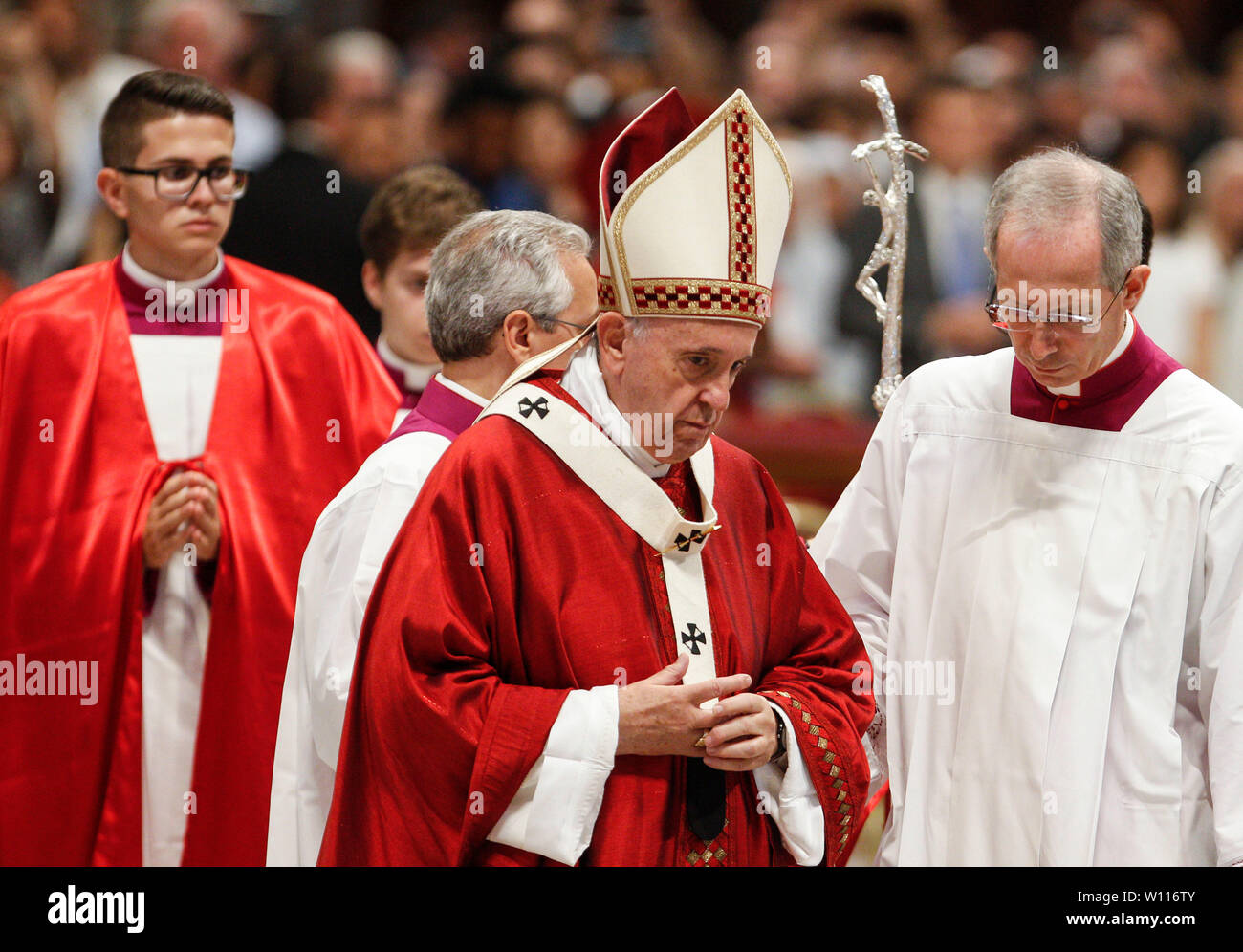 Pallium mass hi-res stock photography and images - Alamy