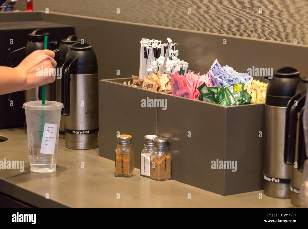 Starbucks counter barista hi-res stock photography and images - Alamy