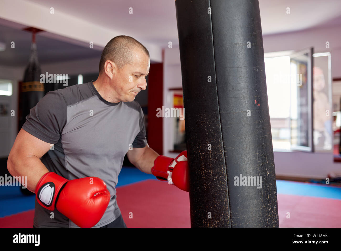 Boxer working heavy bag hi-res stock photography and images - Alamy
