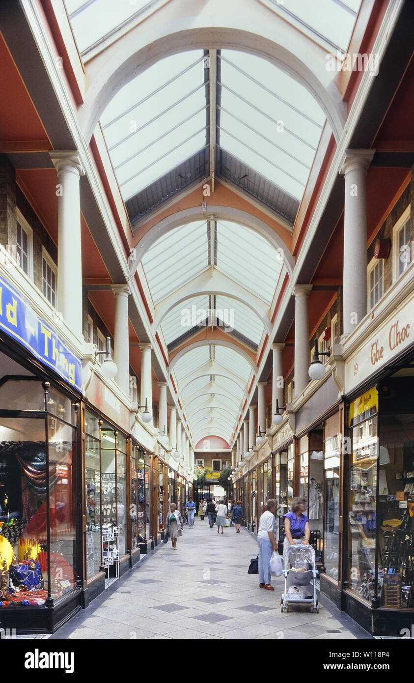 1980s arcade hi-res stock photography and images - Alamy
