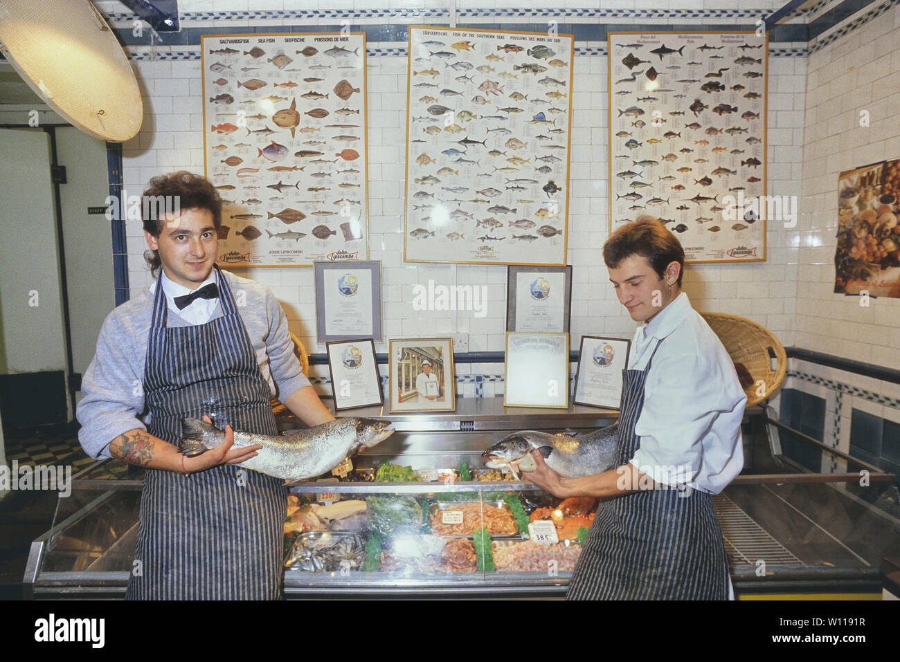 Fishmongers and street hi-res stock photography and images - Alamy