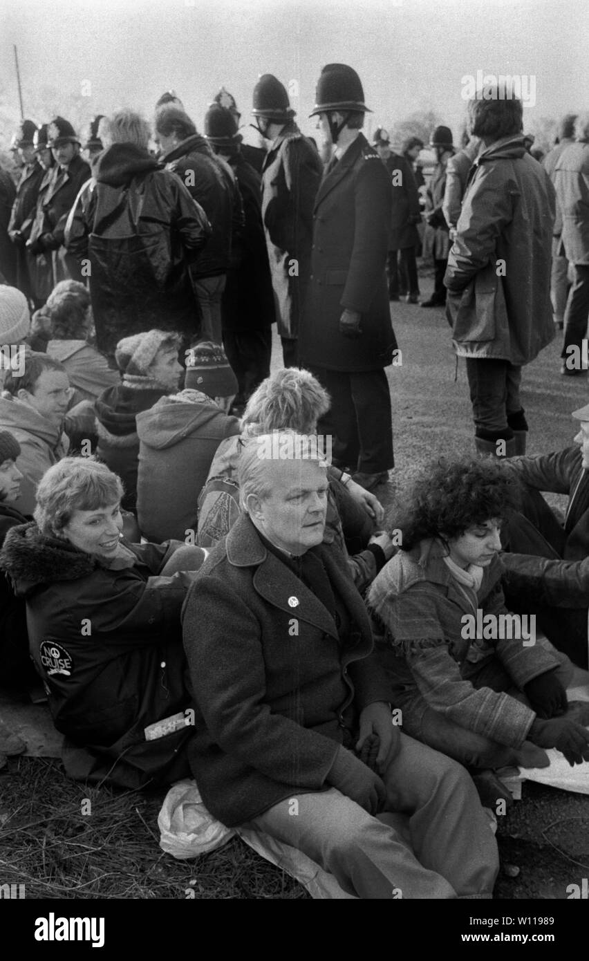 Greenham common women's peace camp hi-res stock photography and images ...