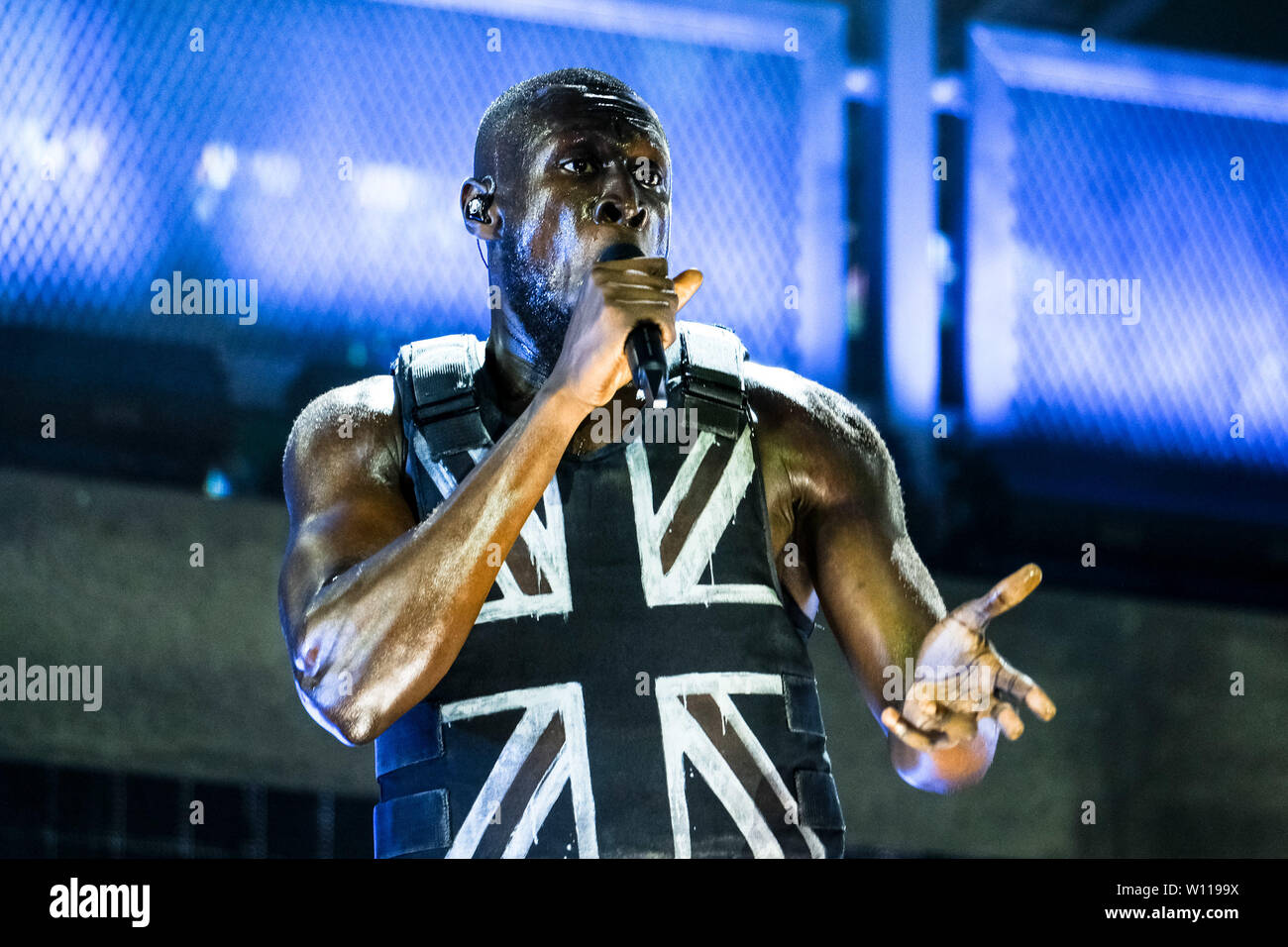 Stage headliner hi-res stock photography and images - Alamy