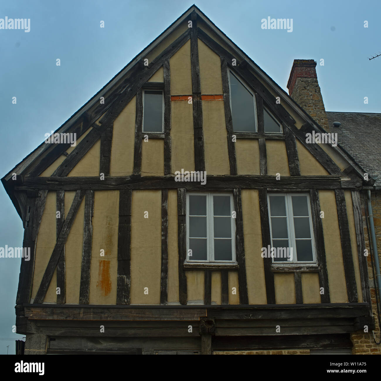 Facade traditional medieval wooden house hi-res stock photography and ...