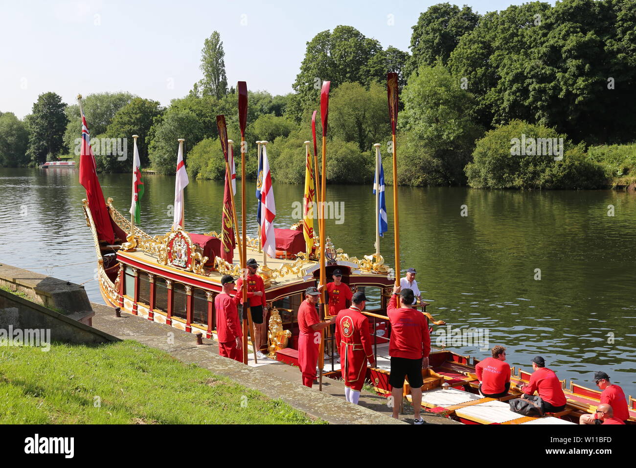 Queens Royal Barge High Resolution Stock Photography and Images - Alamy