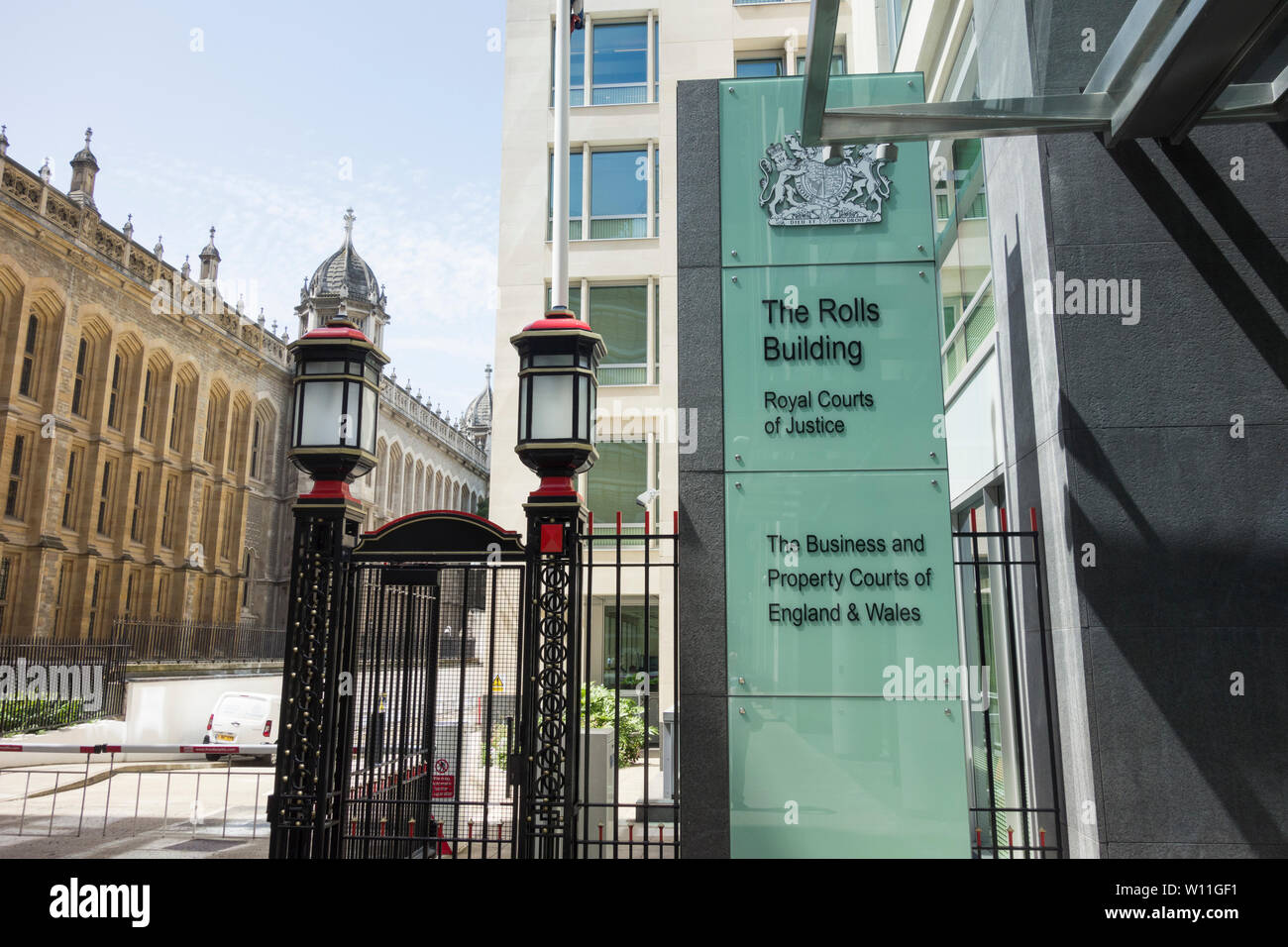 Business courts hi-res stock photography and images - Alamy