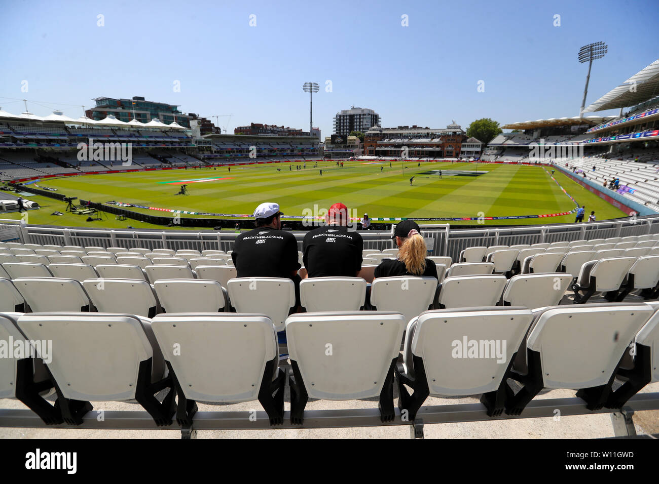 Cricket fans ahead icc hi-res stock photography and images - Alamy