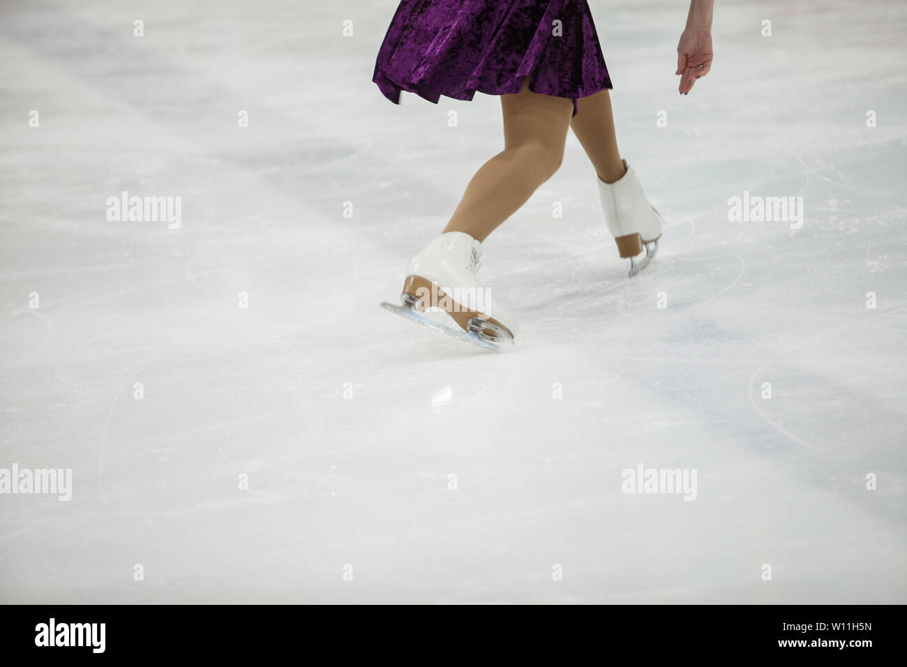 Figure skater spin hi-res stock photography and images - Alamy