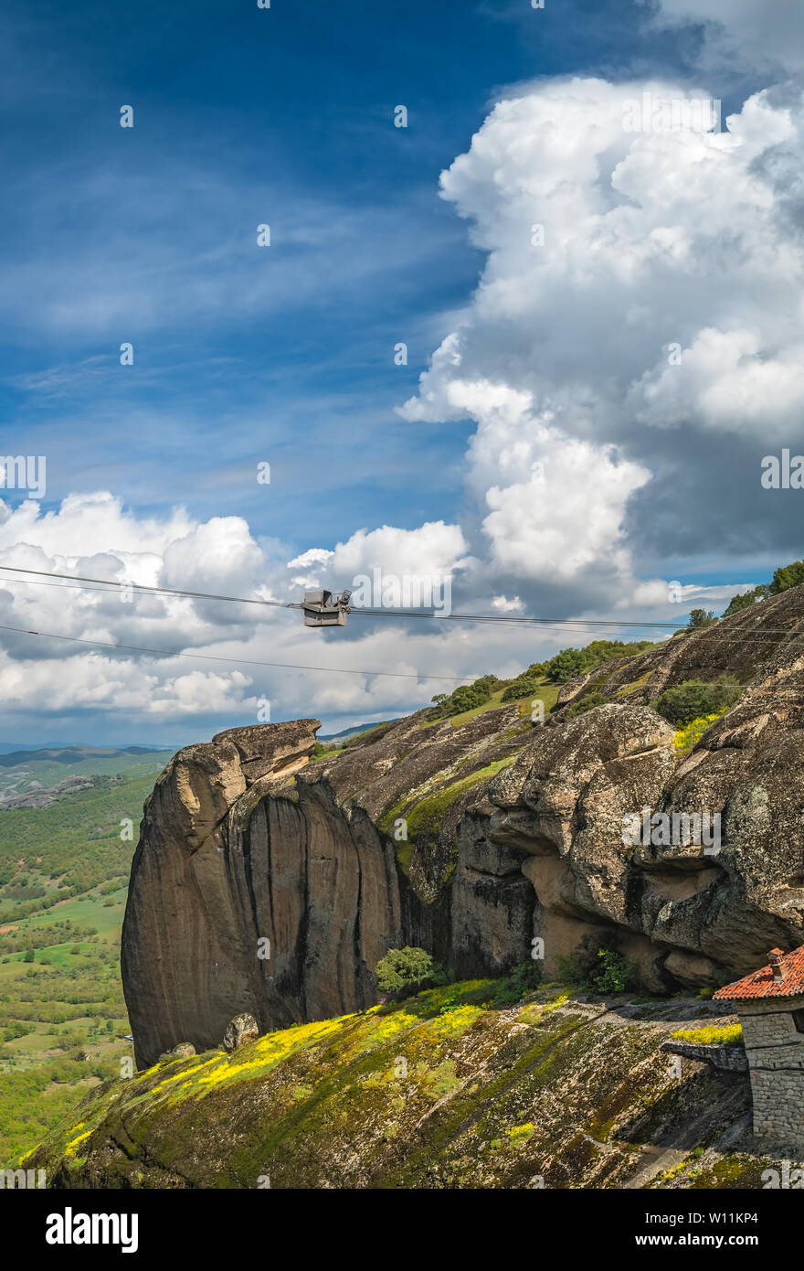 Ropeway transport of a basket cubicle with person and good to the top ...