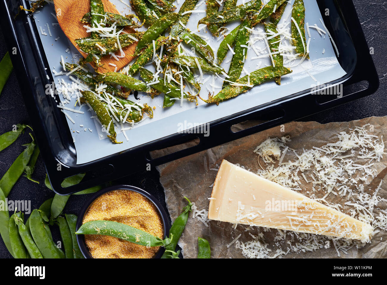 Snap pan hi-res stock photography and images - Alamy