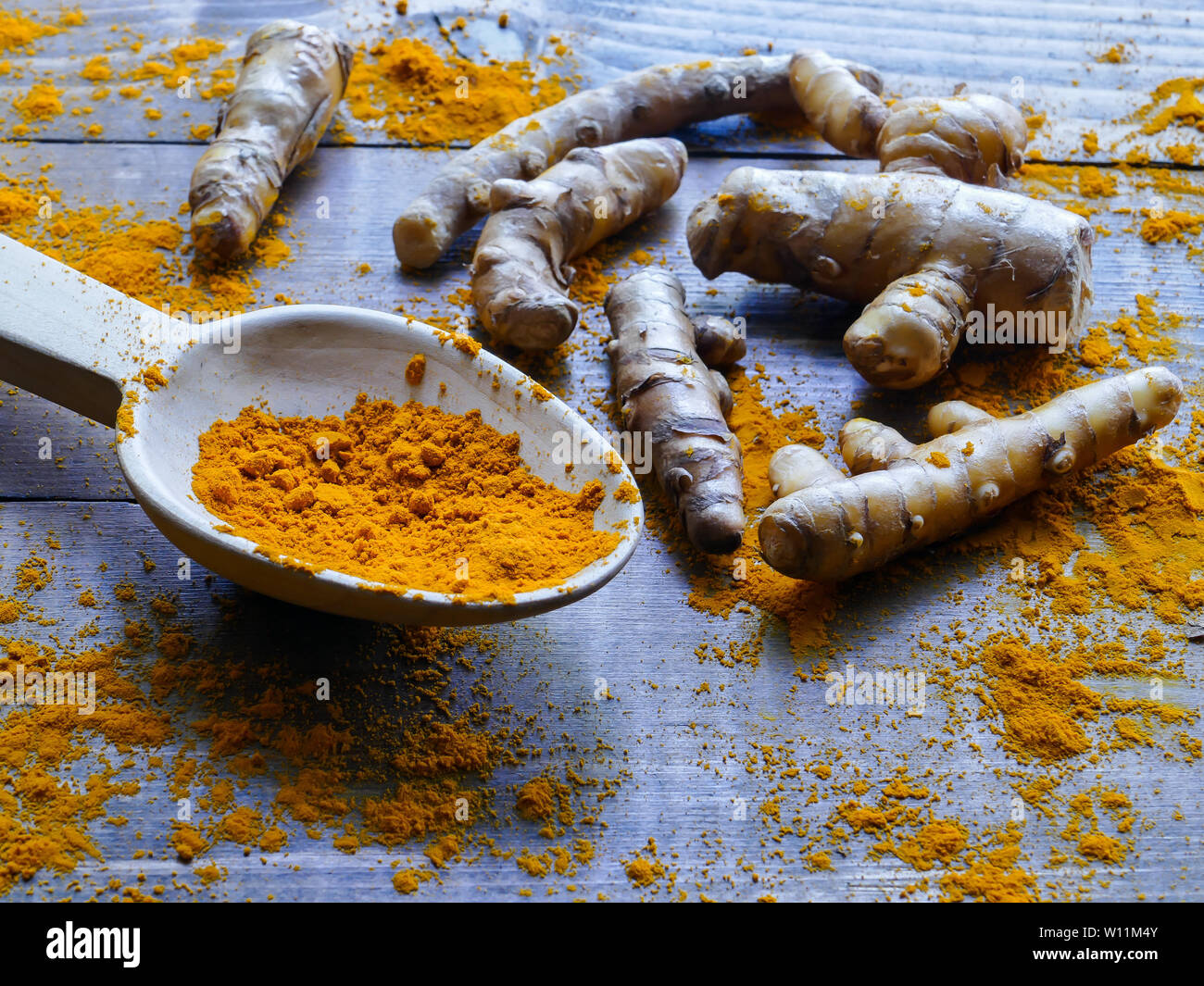 Turmeric Roots And Powder High Resolution Stock Photography and Images ...