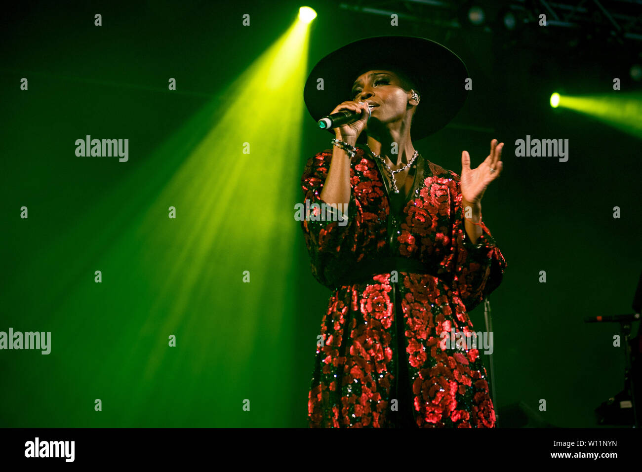 Avalon stage glastonbury hi-res stock photography and images - Alamy