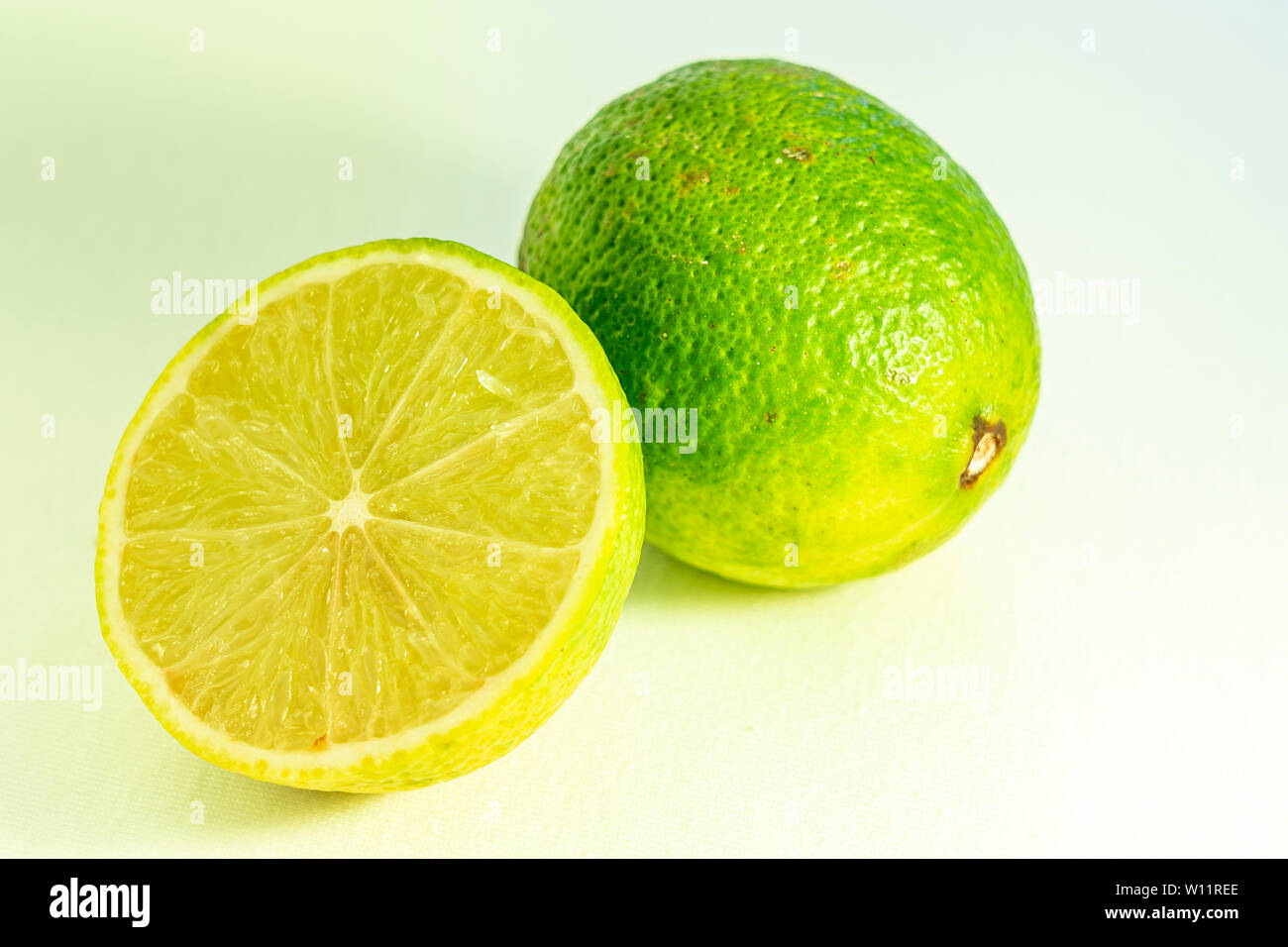 Lime cut open hi-res stock photography and images - Alamy