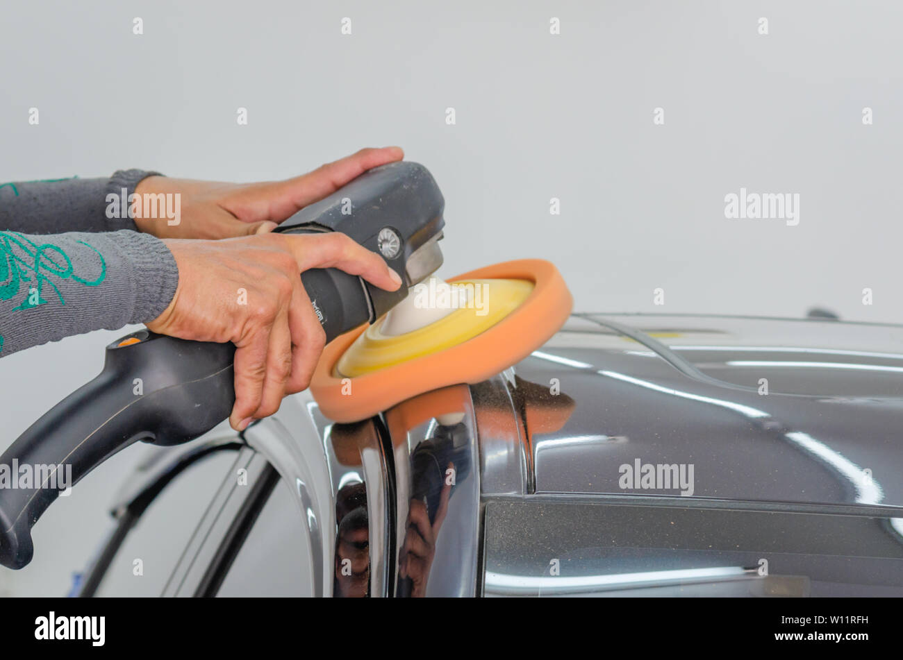Mechanic hand holding the car polish Stock Photo - Alamy