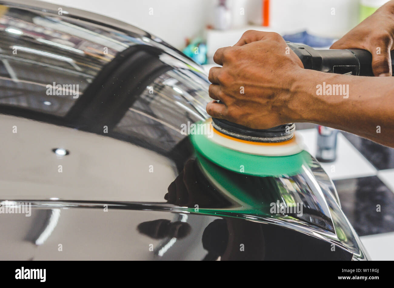 Mechanic hand holding the car polish Stock Photo - Alamy