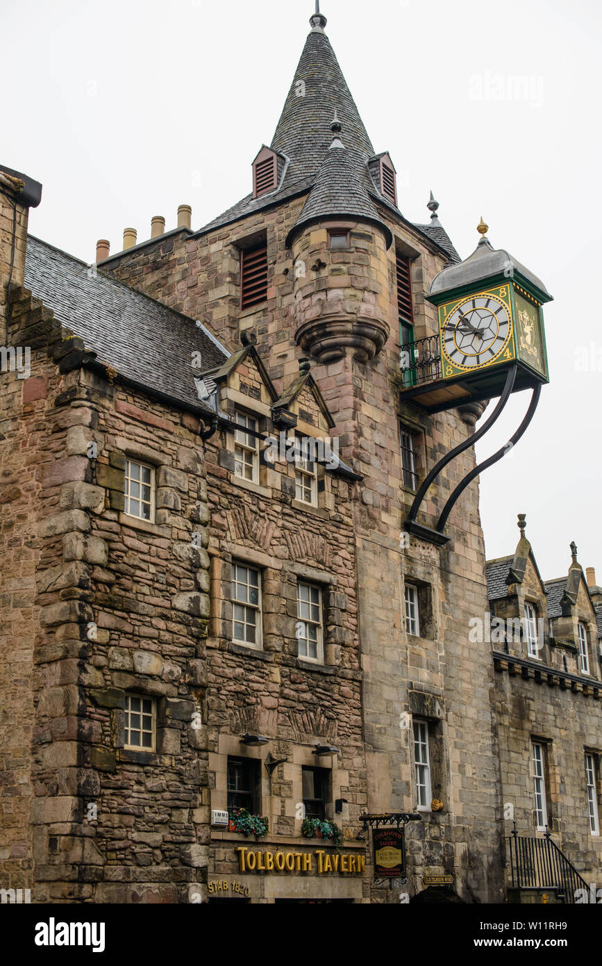 The Tolbooth Tavern, on the Royal Mile, Edinburgh. Formerly a tolbooth ...