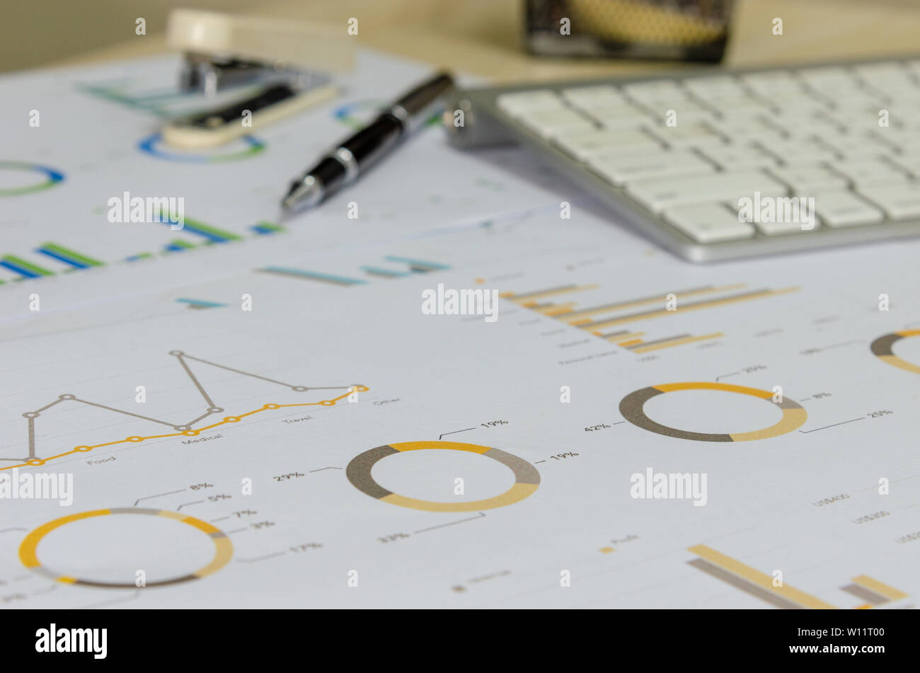 Business document Financial chart and graph Stock Photo - Alamy