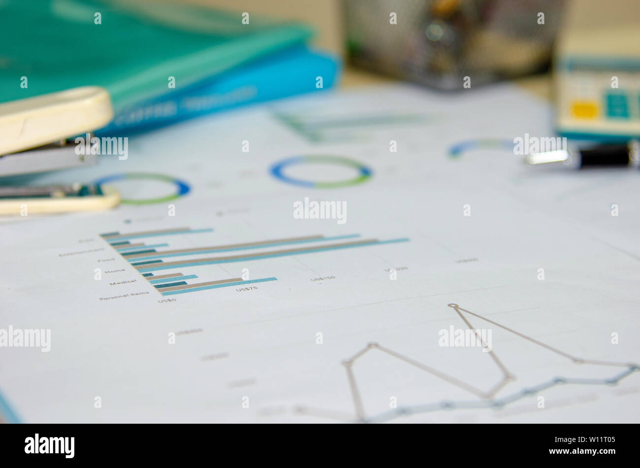 Business document Financial chart and graph Stock Photo - Alamy