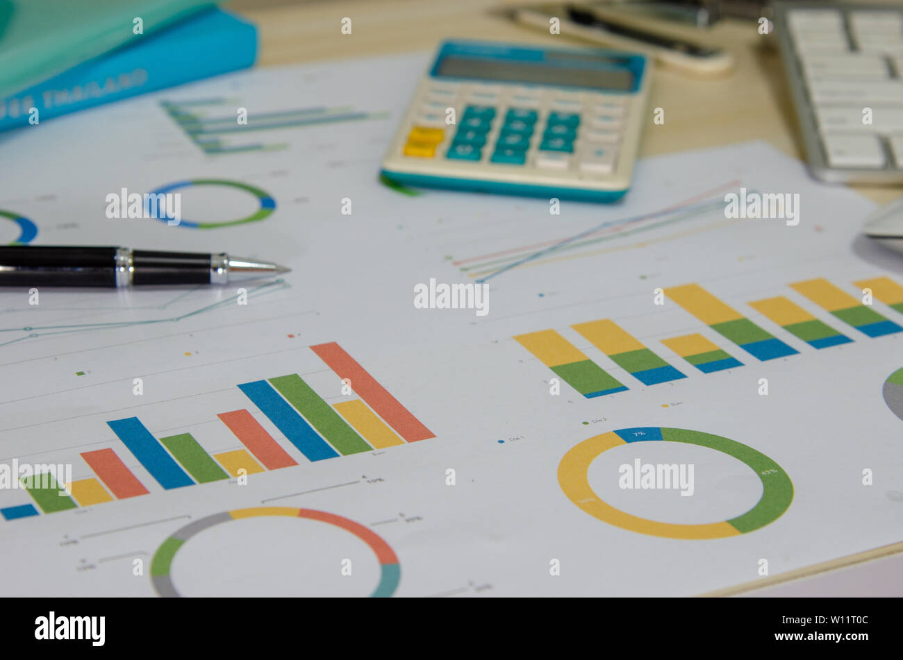 Business document Financial chart and graph Stock Photo - Alamy