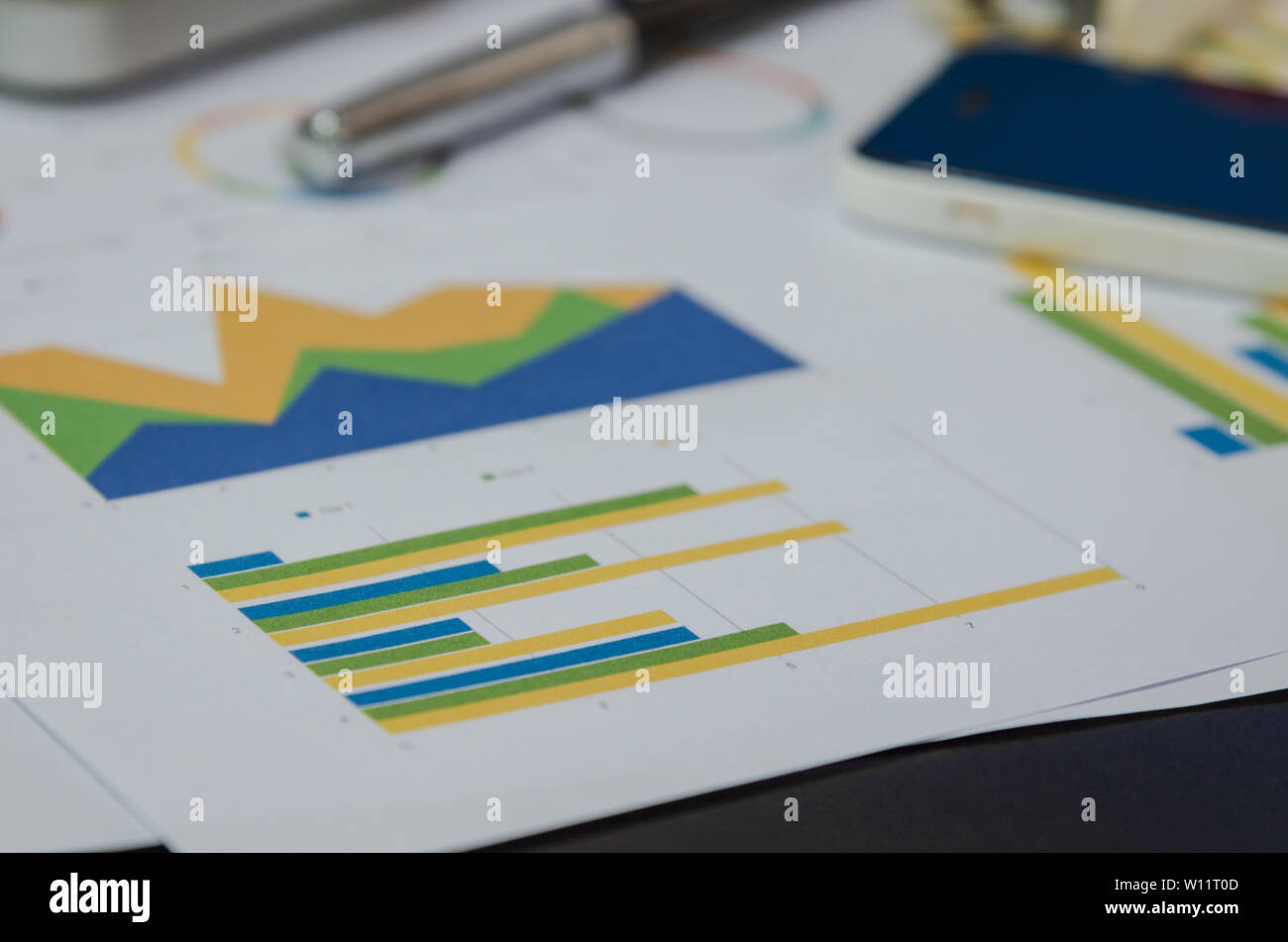 Business document Financial chart and graph Stock Photo - Alamy