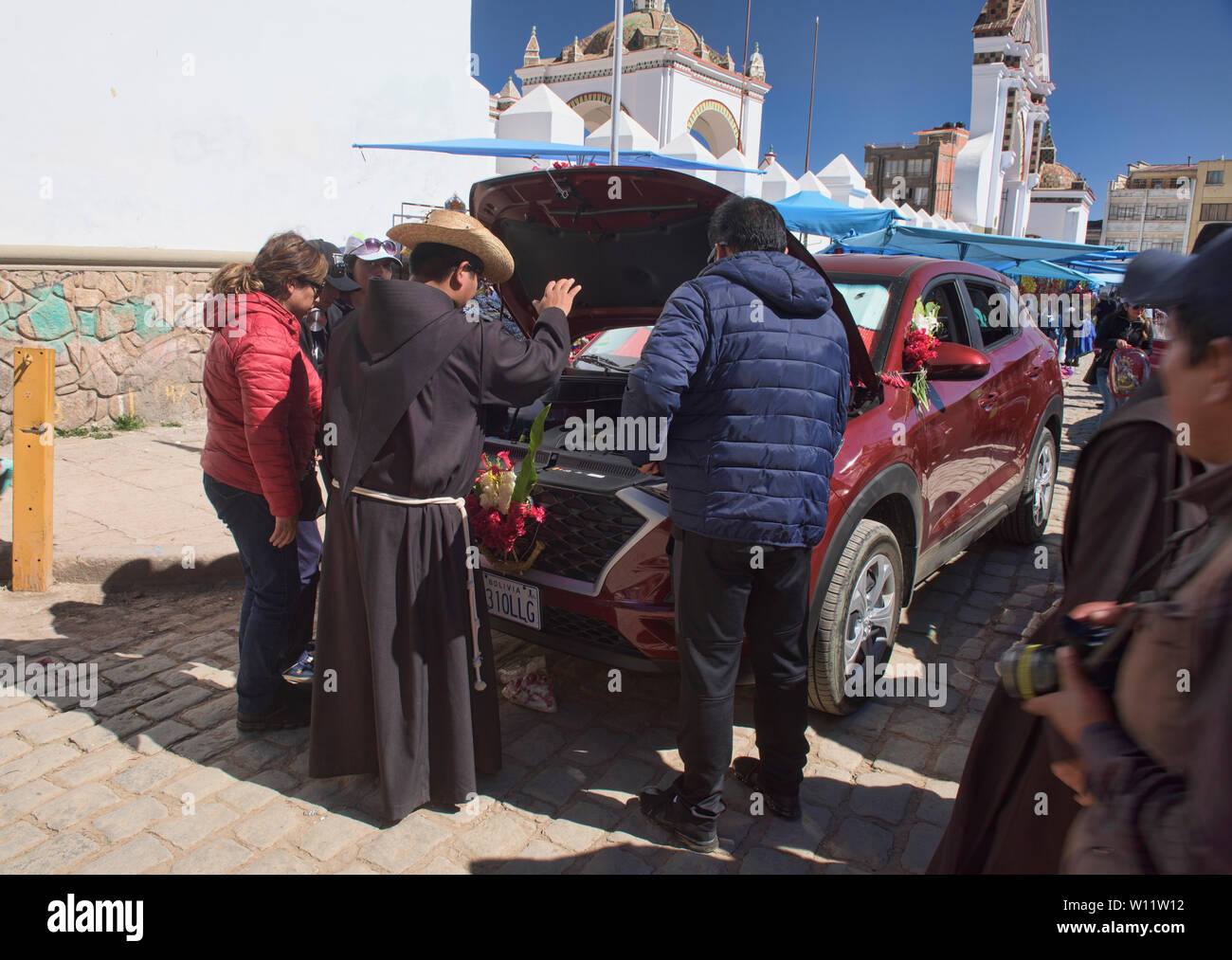 Priest blessing cars, a unique ritual at the Basílica de Nuestra Señora ...