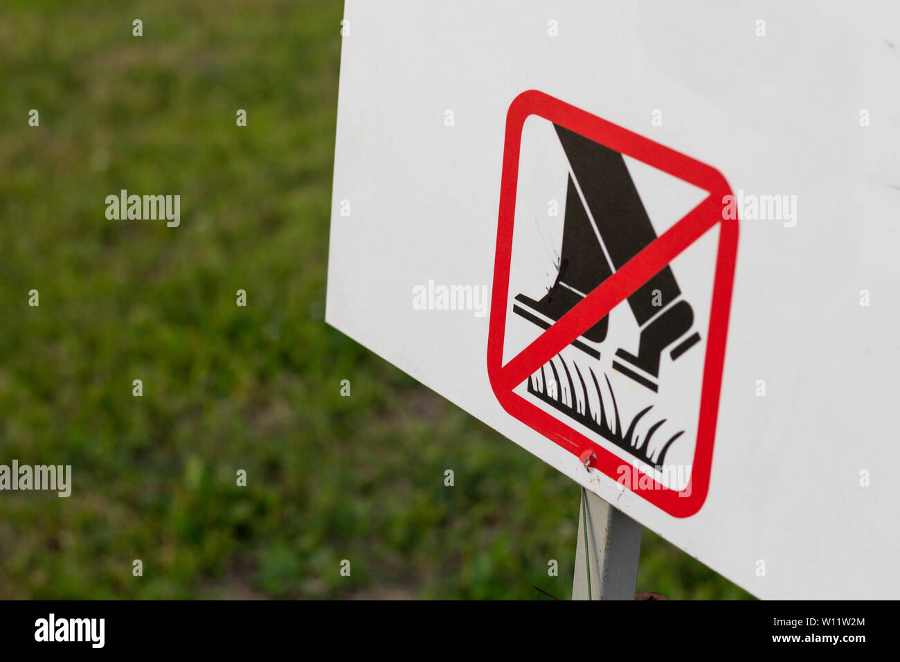 sign lawn walk symbol green prohibited leg Stock Photo - Alamy