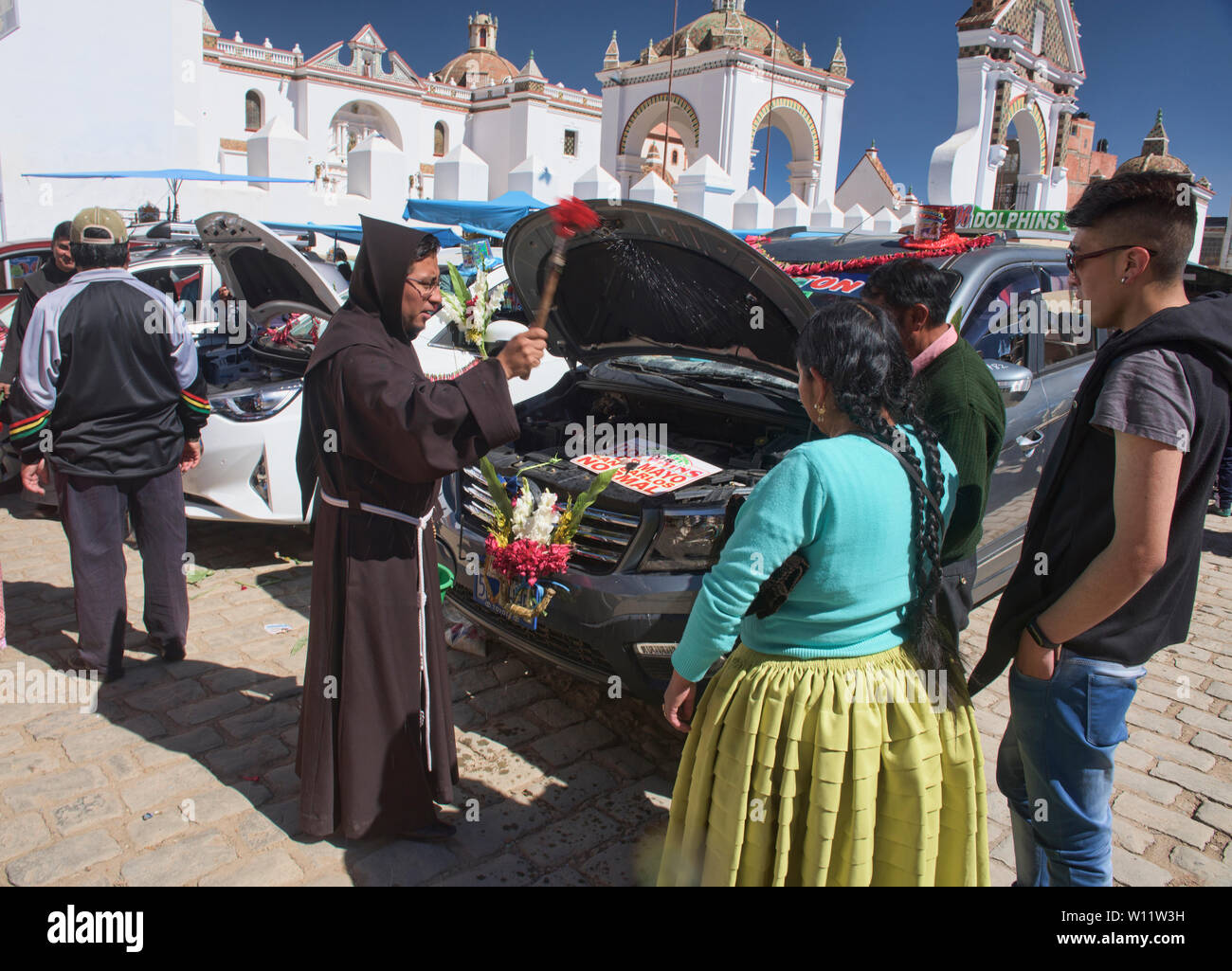 Priest blessing cars, a unique ritual at the Basílica de Nuestra Señora ...
