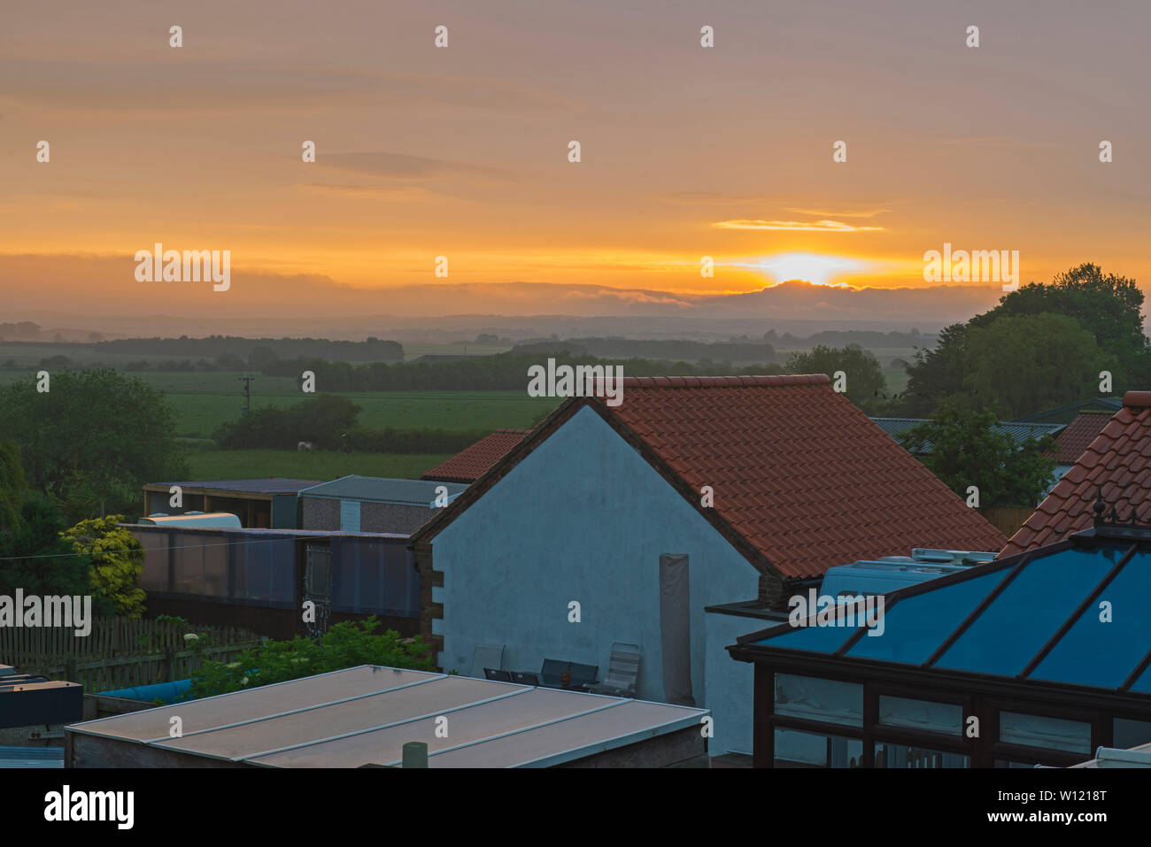Landscape view of early morning sunrise dawn over rural english ...